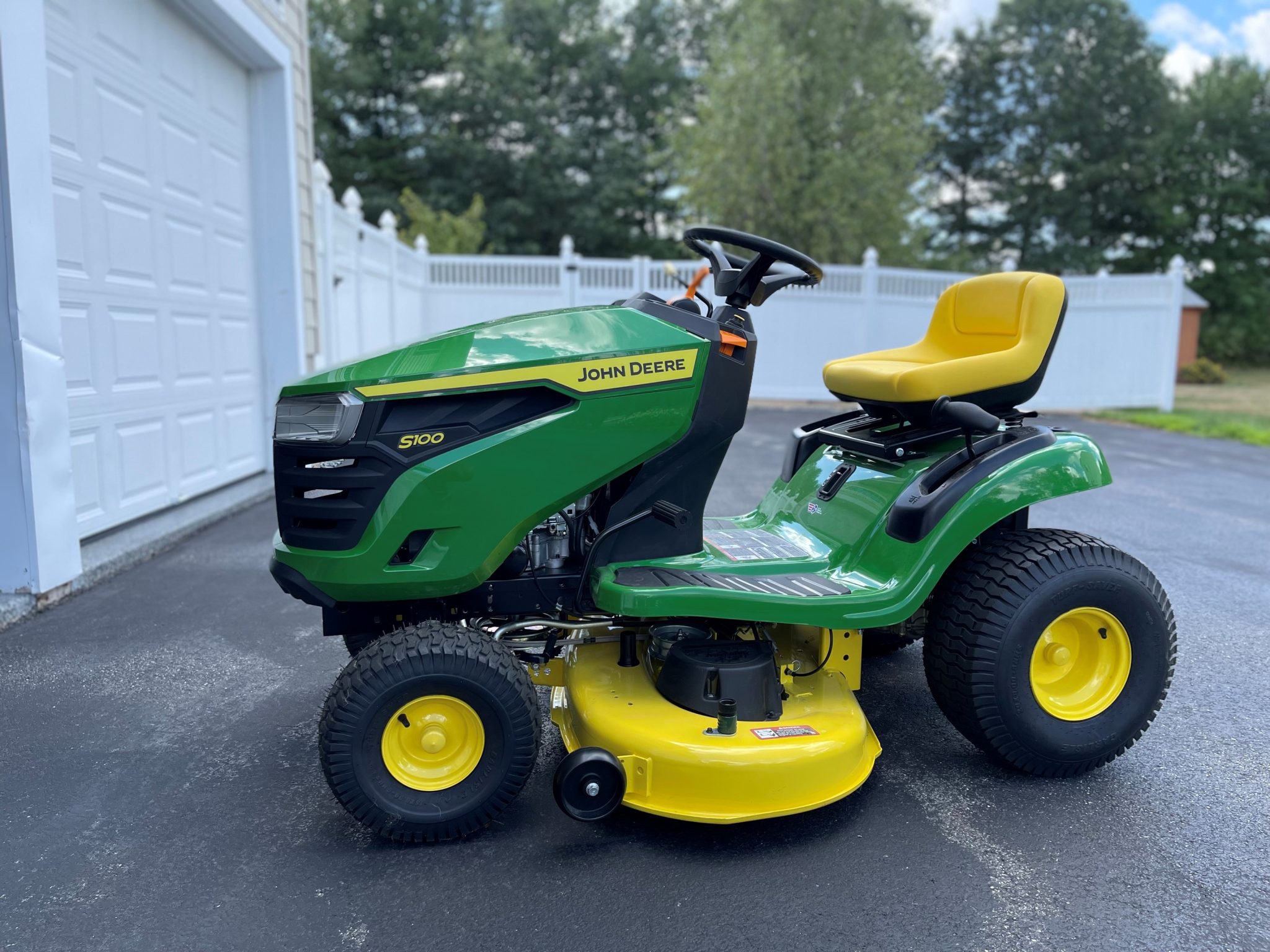 John Deere Lawn Tractor 100 Series